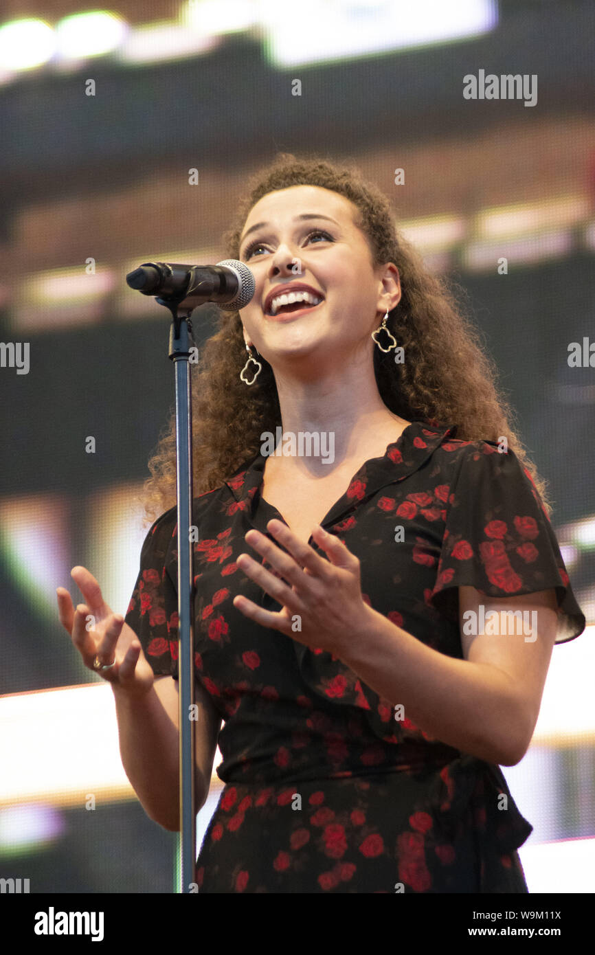Egyptian female singers hi-res stock photography and images - Alamy