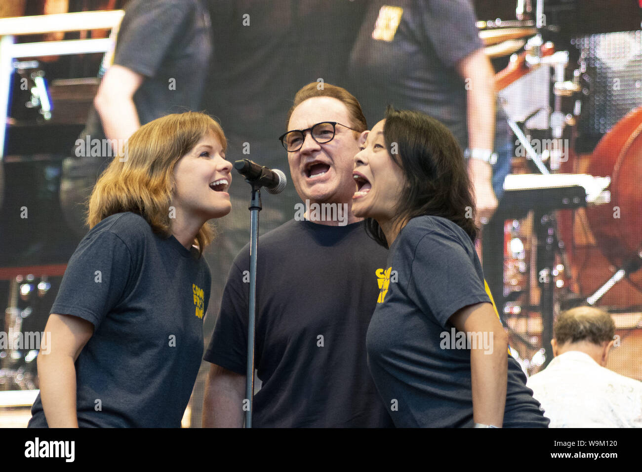 Pictured with the cast hi-res stock photography and images - Alamy