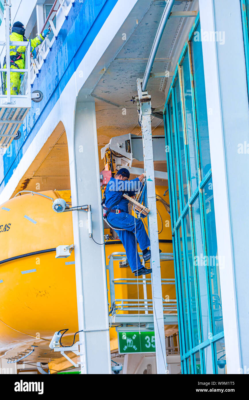 Ship washing hi-res stock photography and images - Alamy