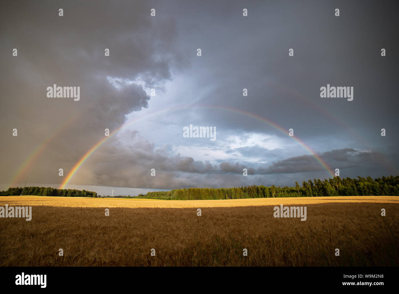 Full rainbow hi-res stock photography and images - Alamy
