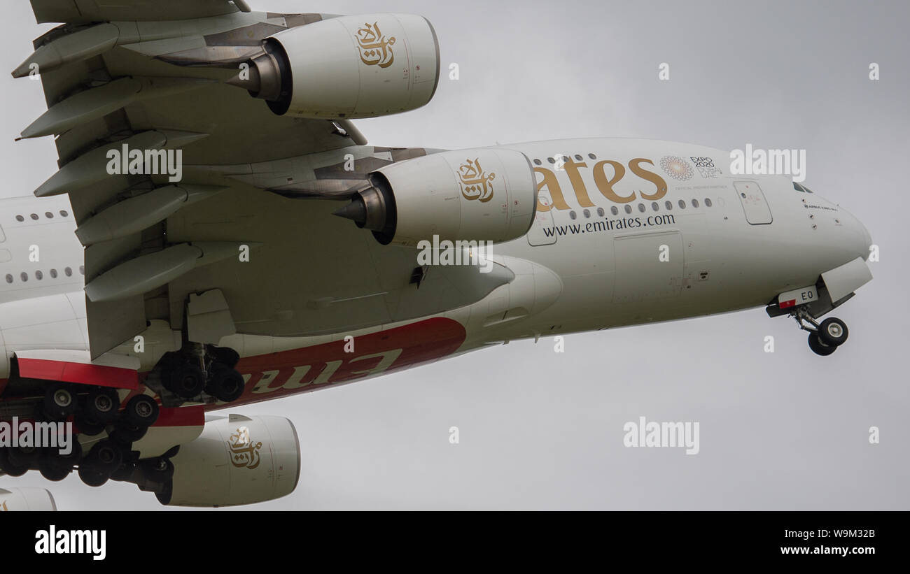 Side view emirates airbus a380 hi-res stock photography and images - Alamy