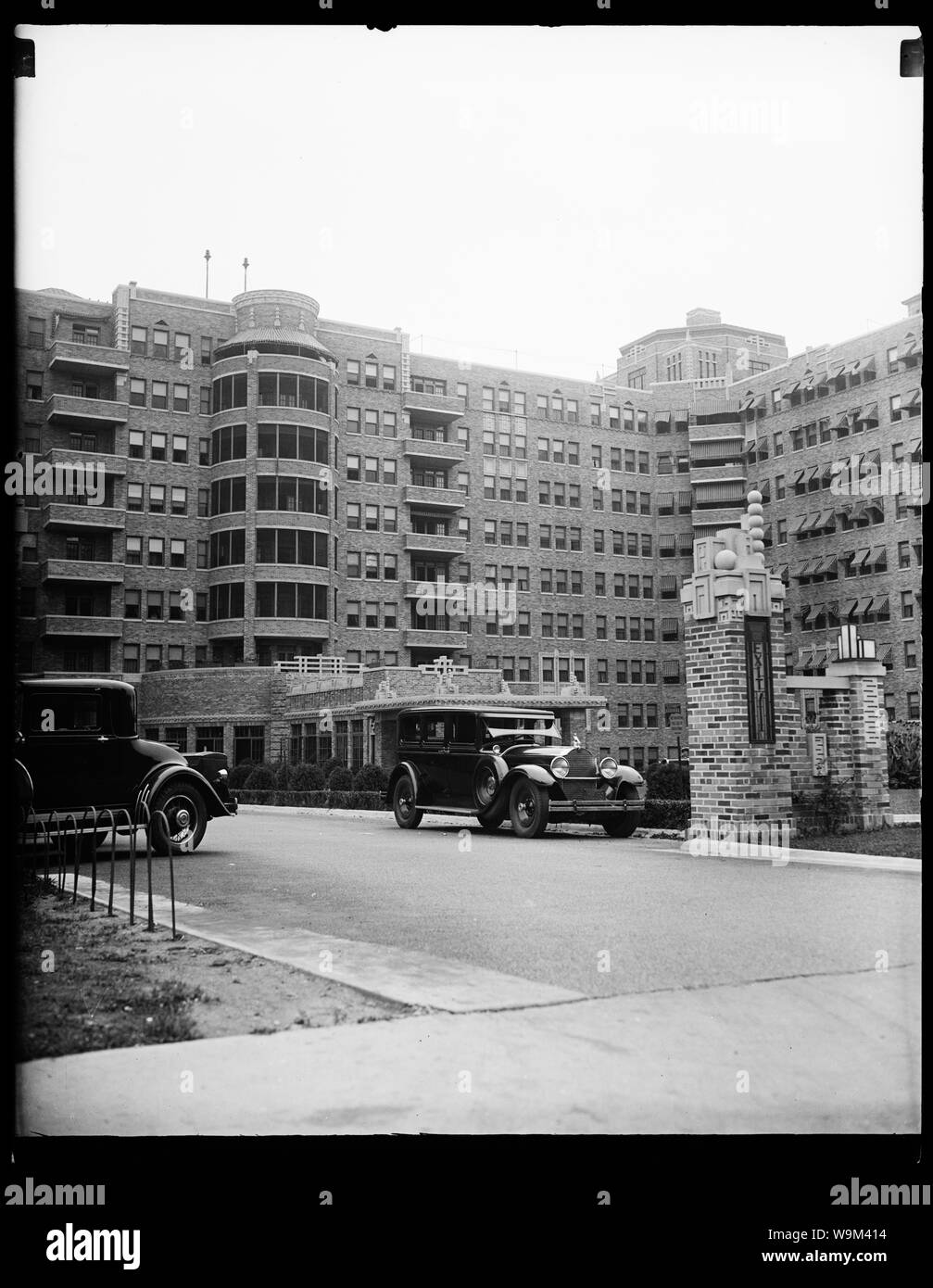 Apartment building city Black and White Stock Photos & Images - Alamy