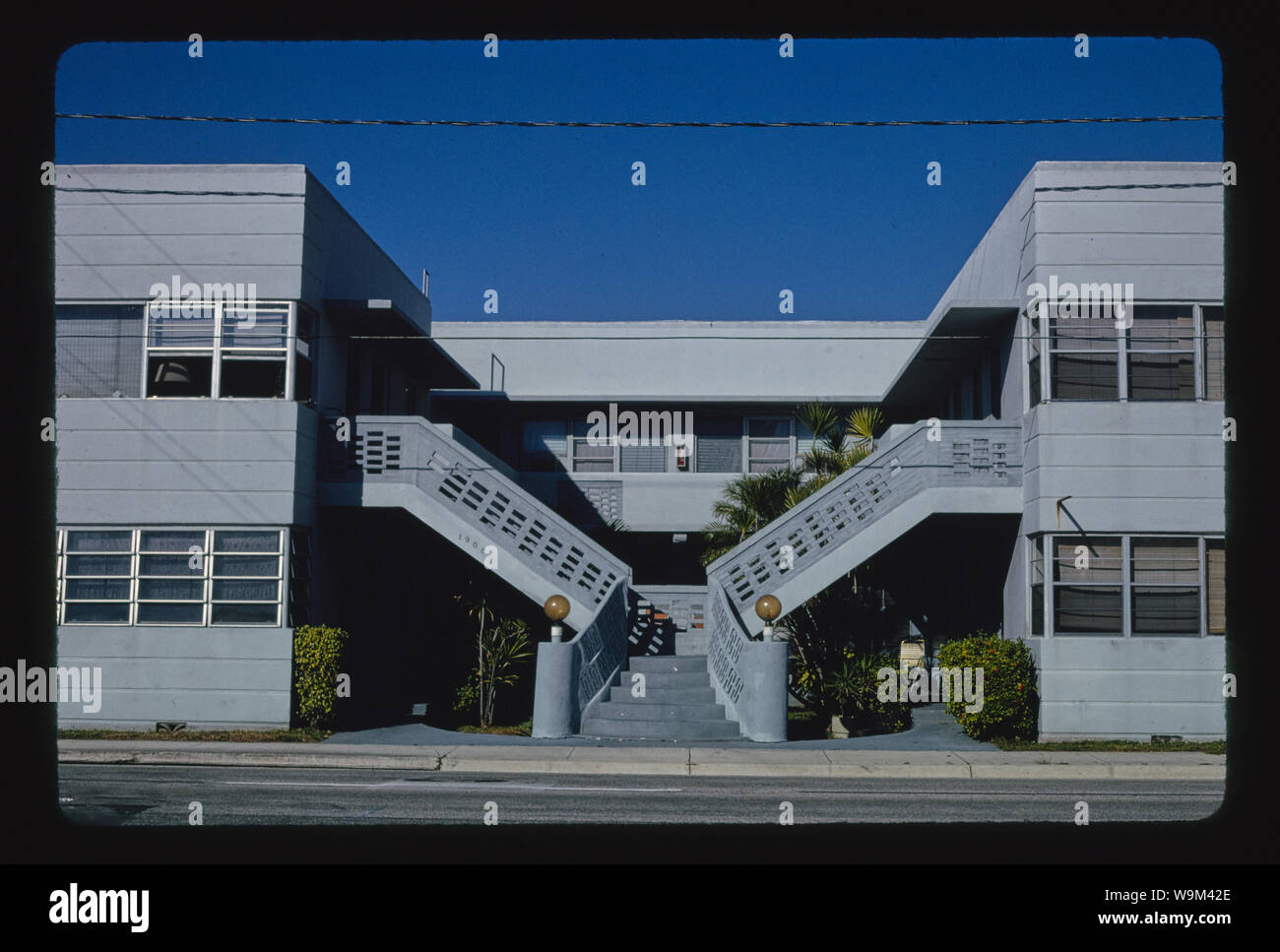 Hollywood apartments hi-res stock photography and images - Alamy