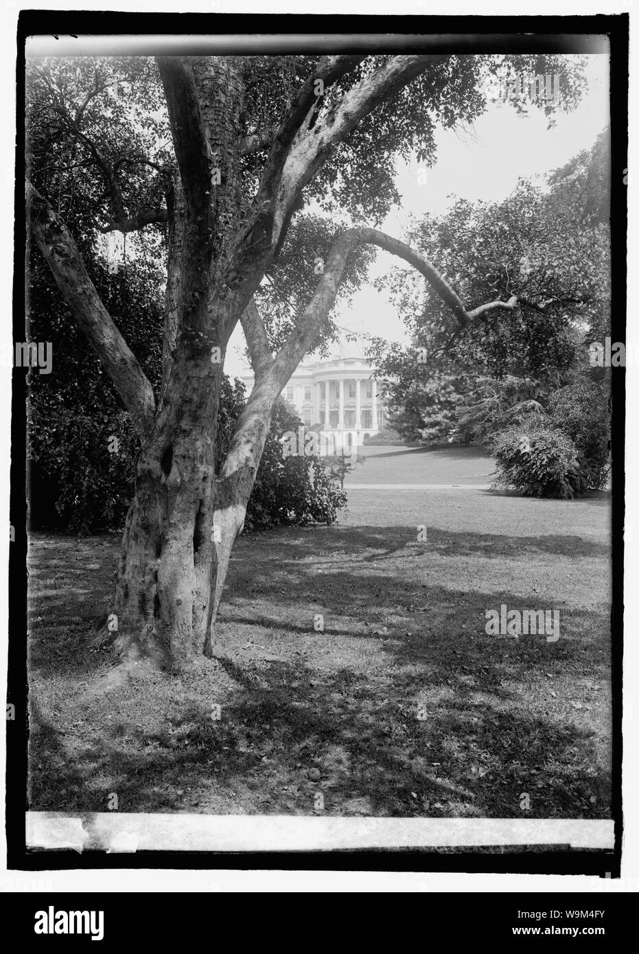 White farm house landscape Black and White Stock Photos & Images - Alamy