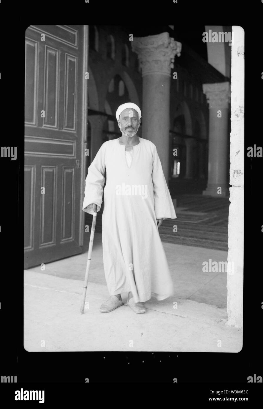 Arab architect at Mosque el Aksa [i.e., al-Aqsa], Abdel Fatah Hilmi Bey ...