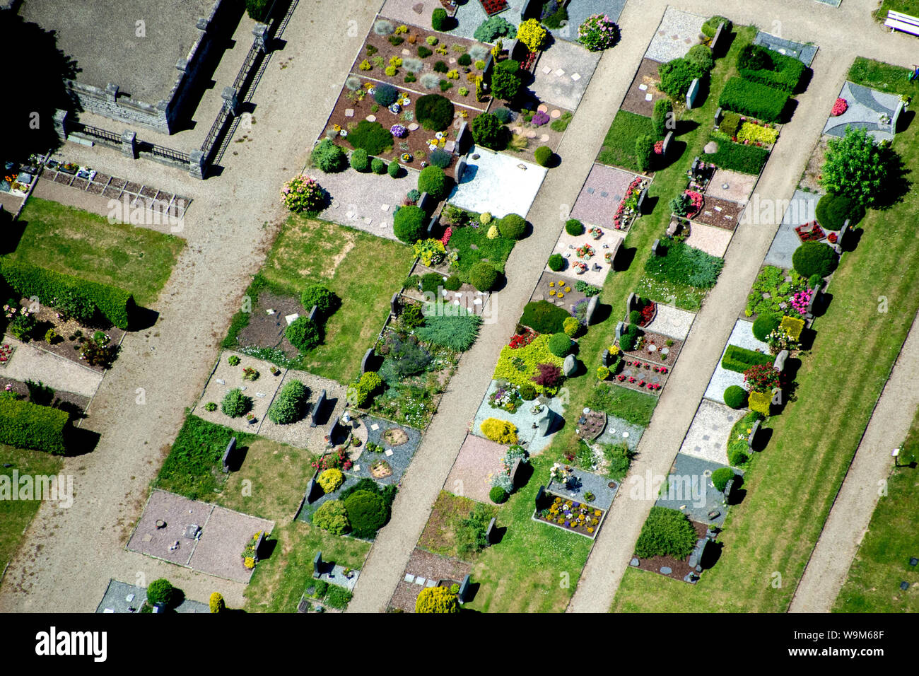 Aerial photograph cemetery hi-res stock photography and images - Alamy