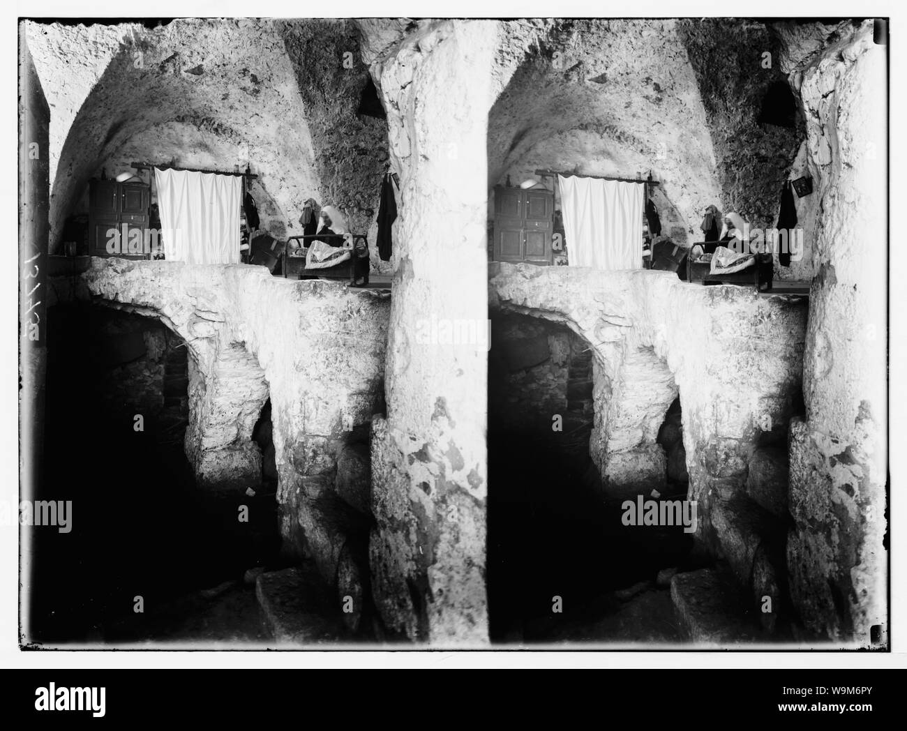 Arab home in rock cavern Stock Photo - Alamy