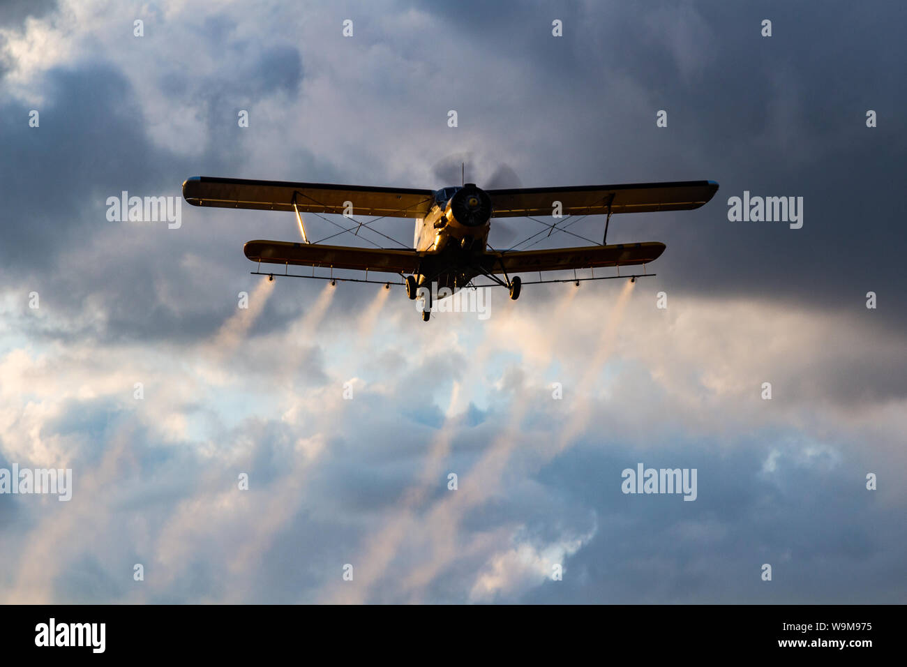 Antonov an2 aircraft hi-res stock photography and images - Alamy
