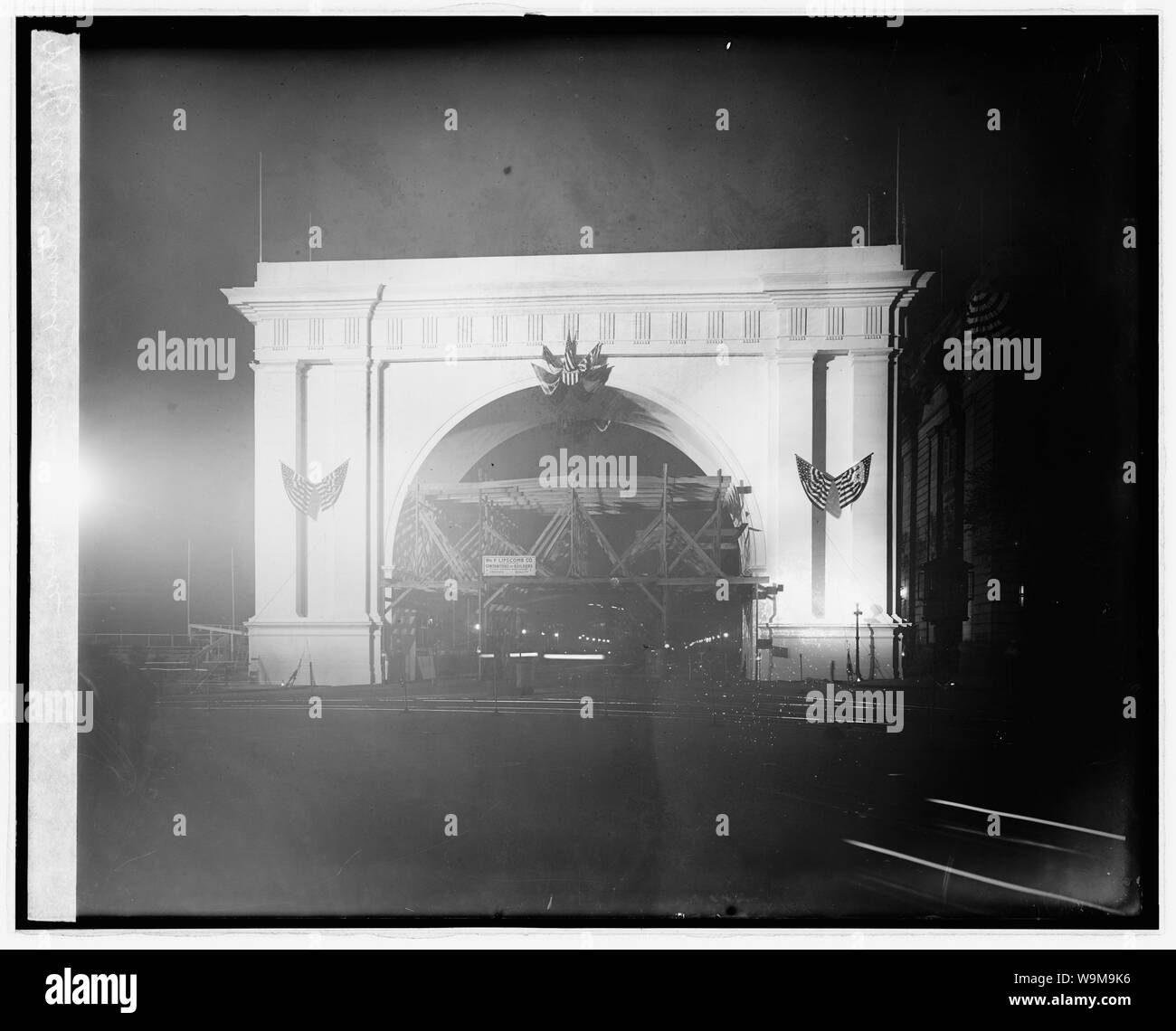 Arch of Triumph of Pershing Parade Stock Photo - Alamy