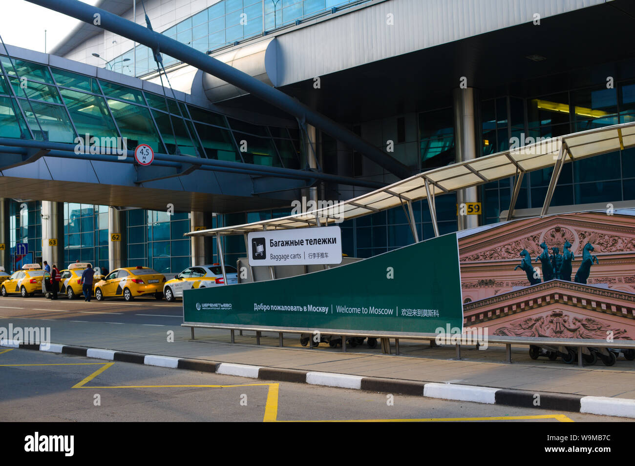 Airplanes airport russia moscow sheremetyevo hi-res stock photography ...