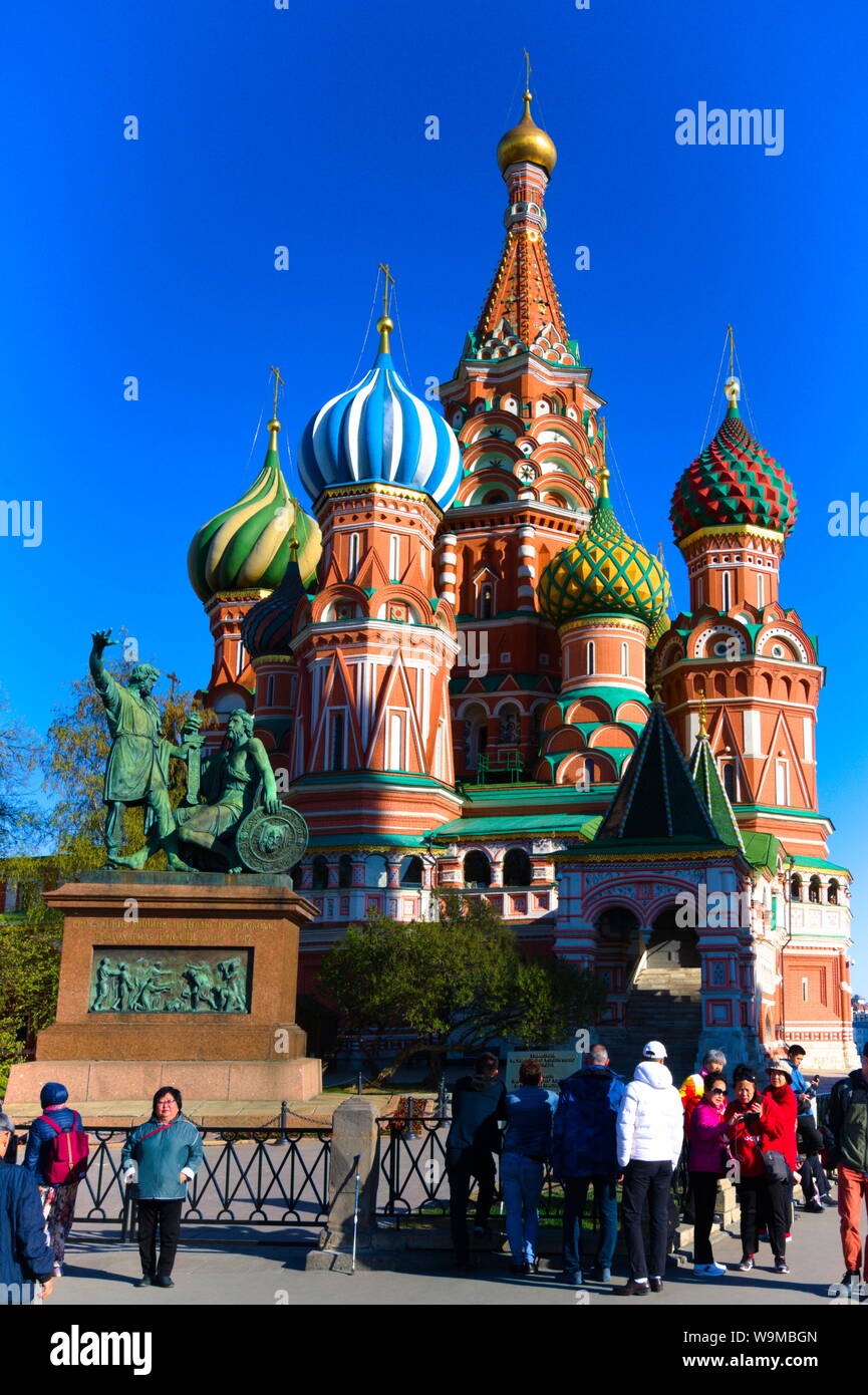 Domes st basil's cathedral hi-res stock photography and images - Alamy