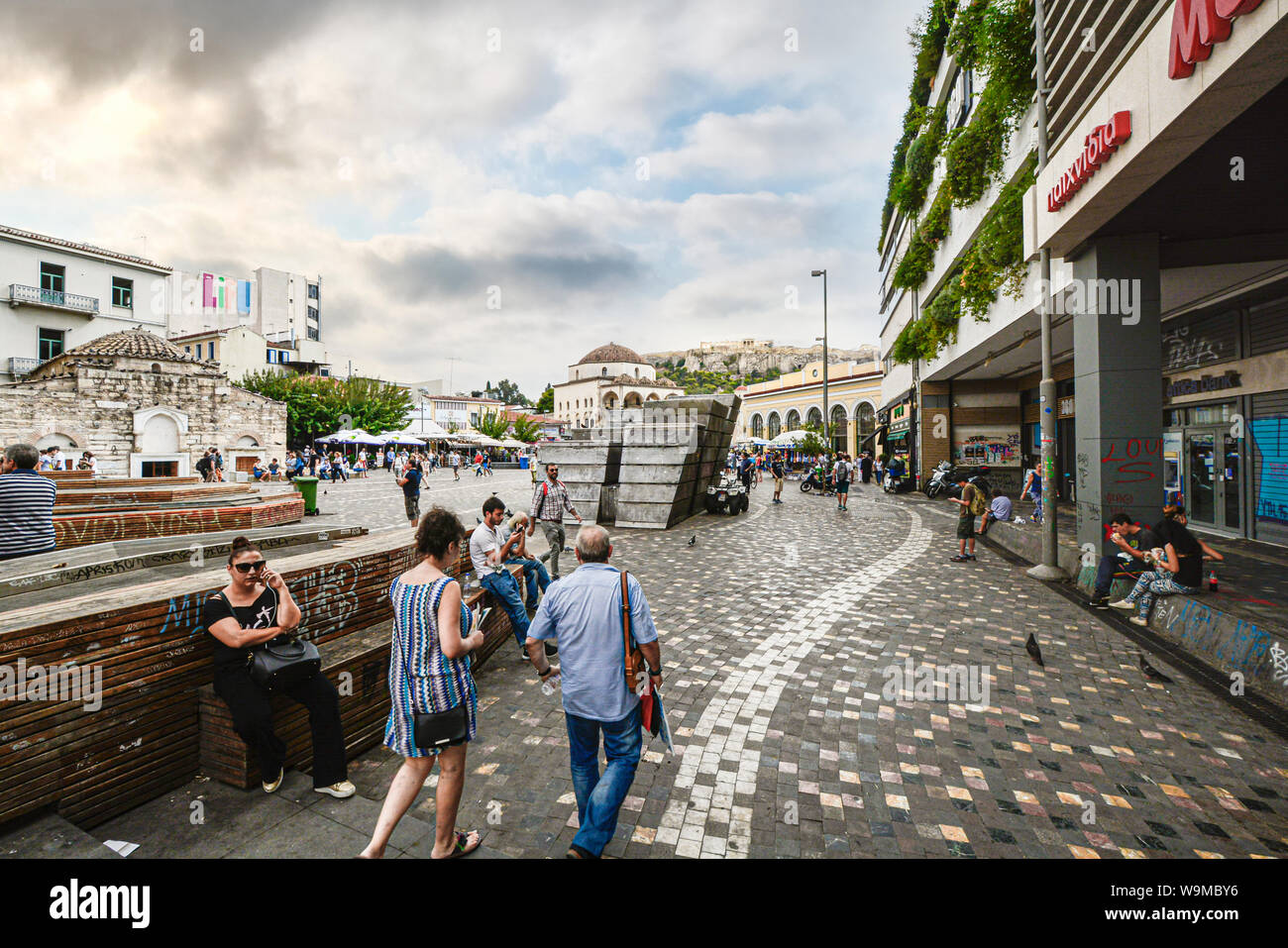 Greek square hi-res stock photography and images - Alamy