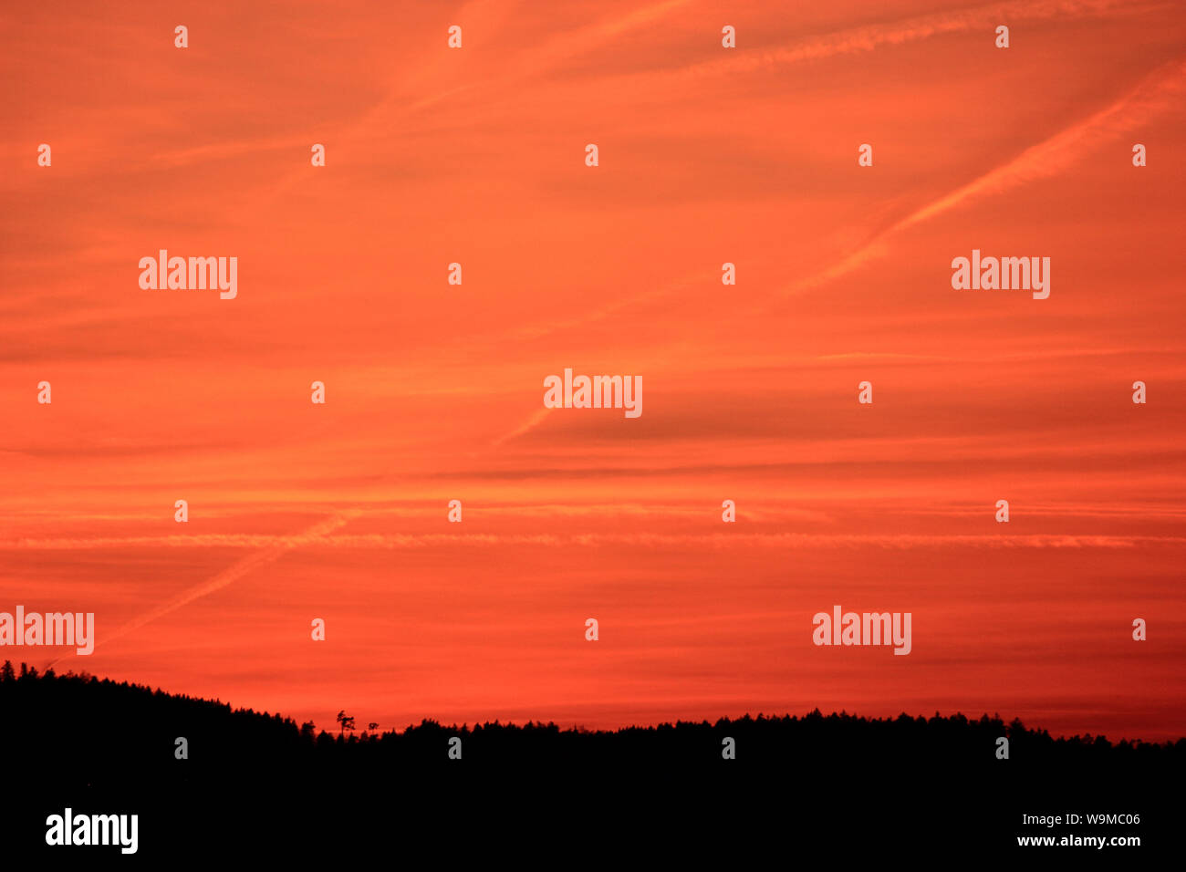 Stunning burning red sunset hi-res stock photography and images - Alamy