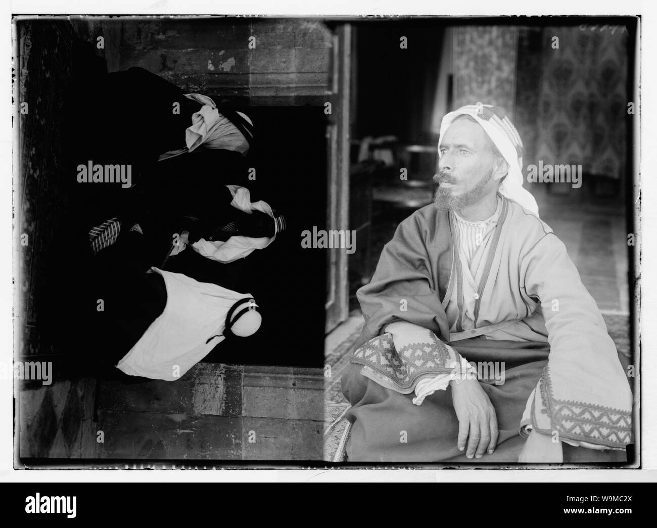 Sheikhs Black and White Stock Photos & Images - Alamy