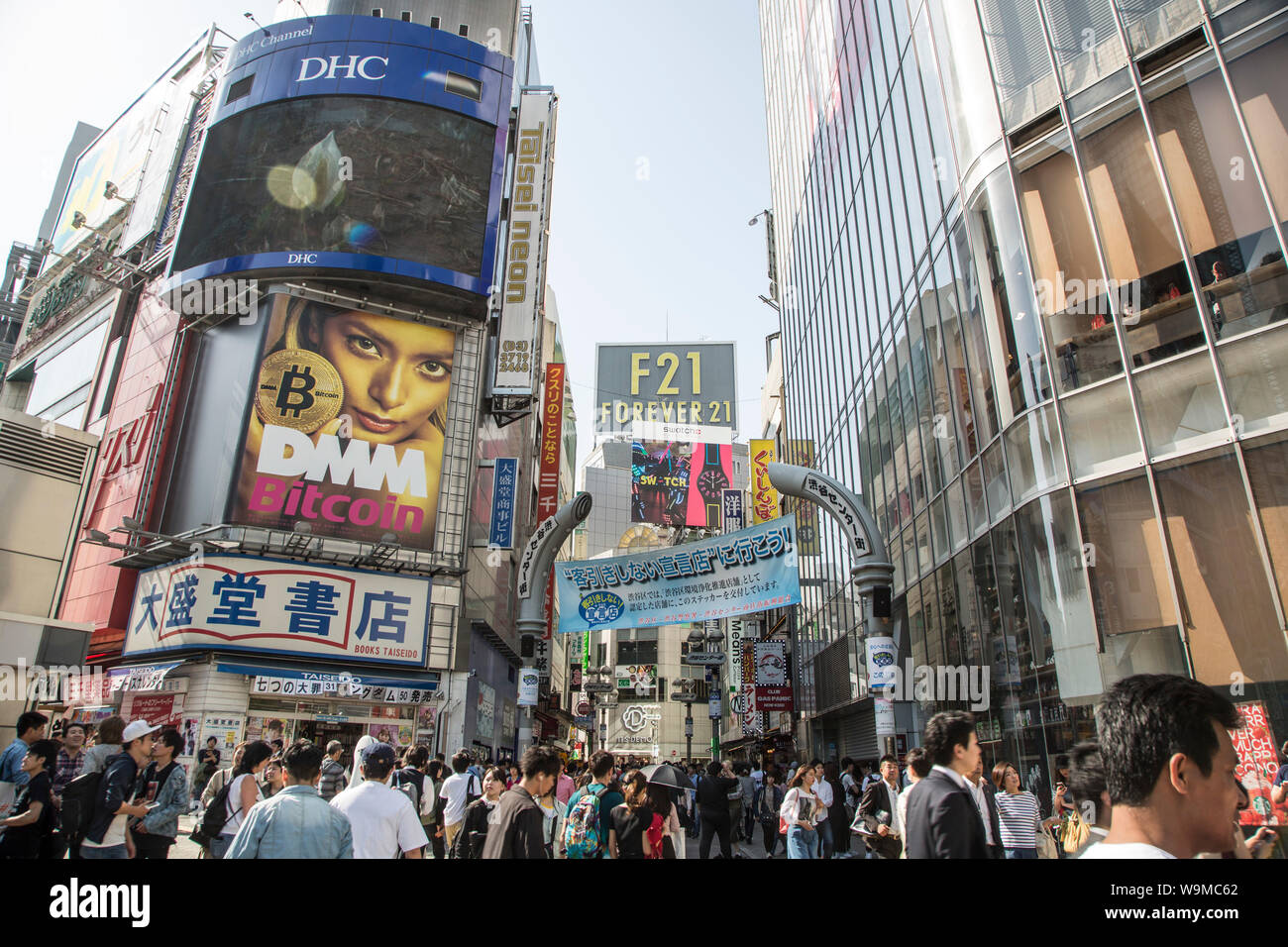 Tv screen tokyo japan asia hi-res stock photography and images - Alamy