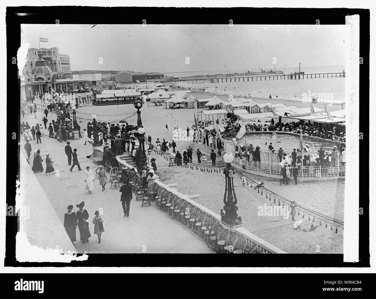 Vacation swimming pool Cut Out Stock Images & Pictures - Alamy