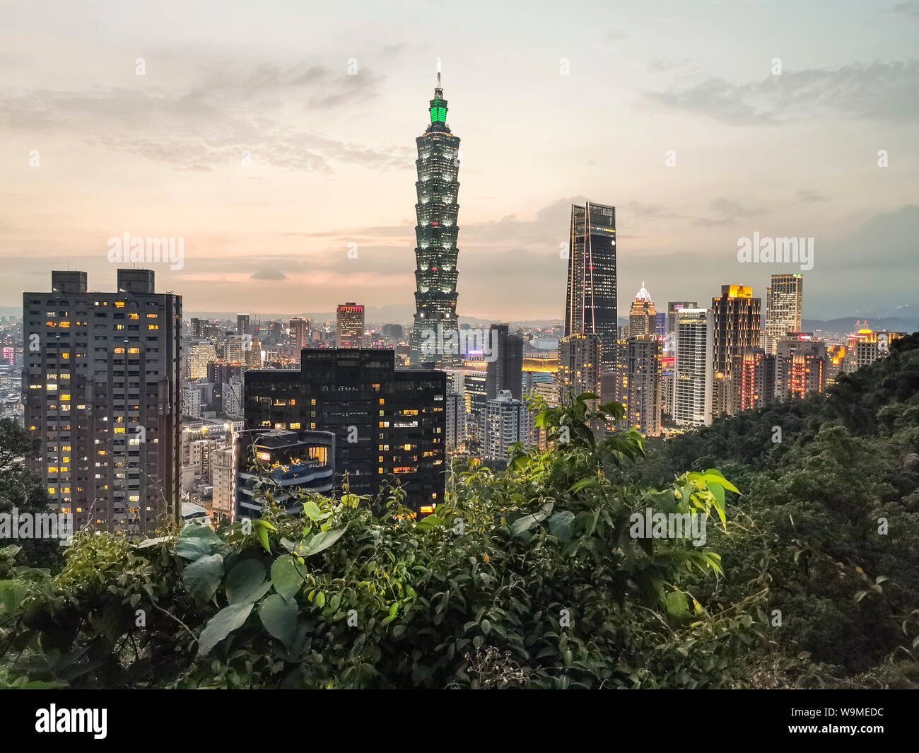 Taipei 101 building skyscraper hi-res stock photography and images - Alamy