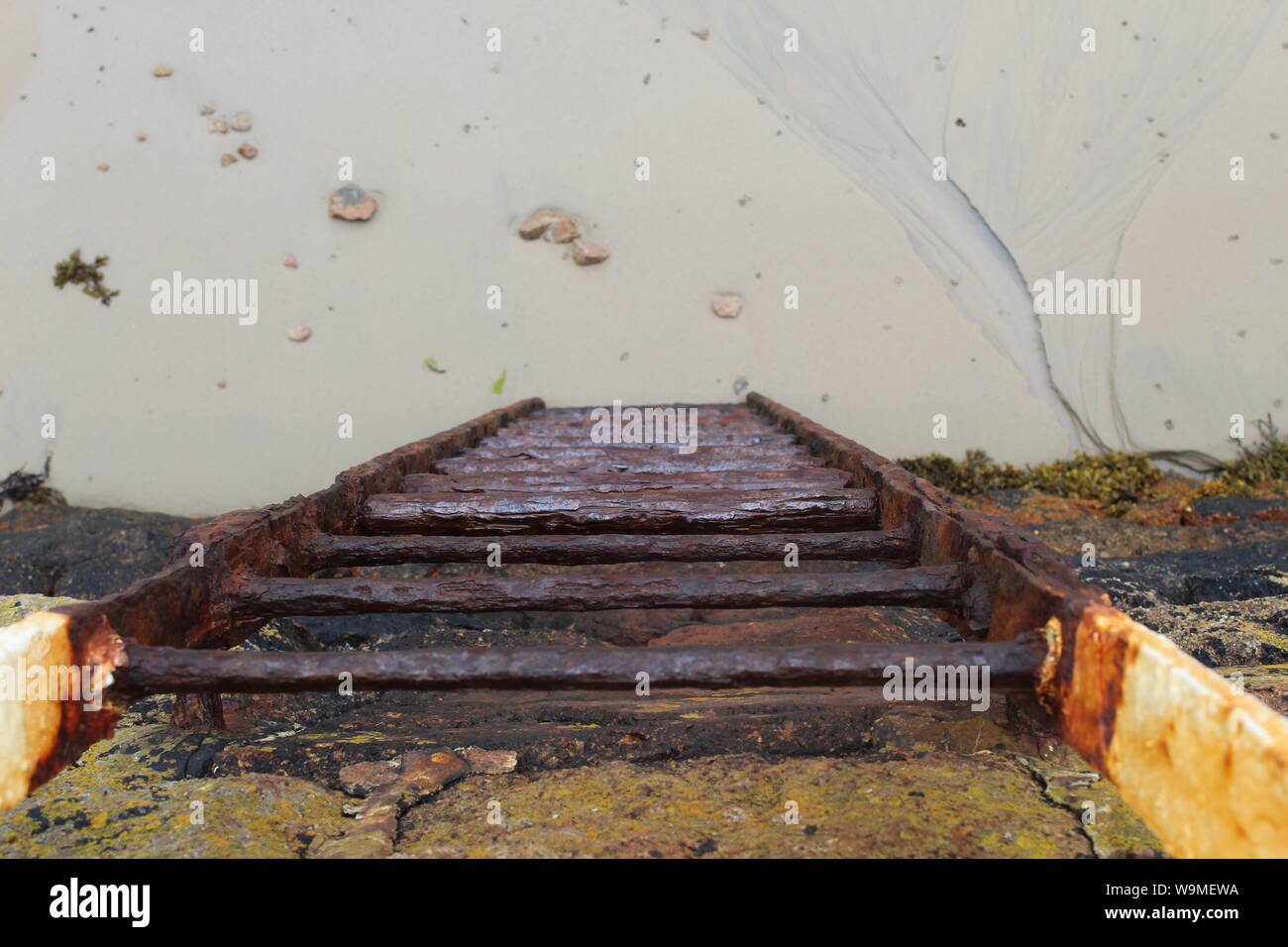 Rusty ladder hi-res stock photography and images - Alamy