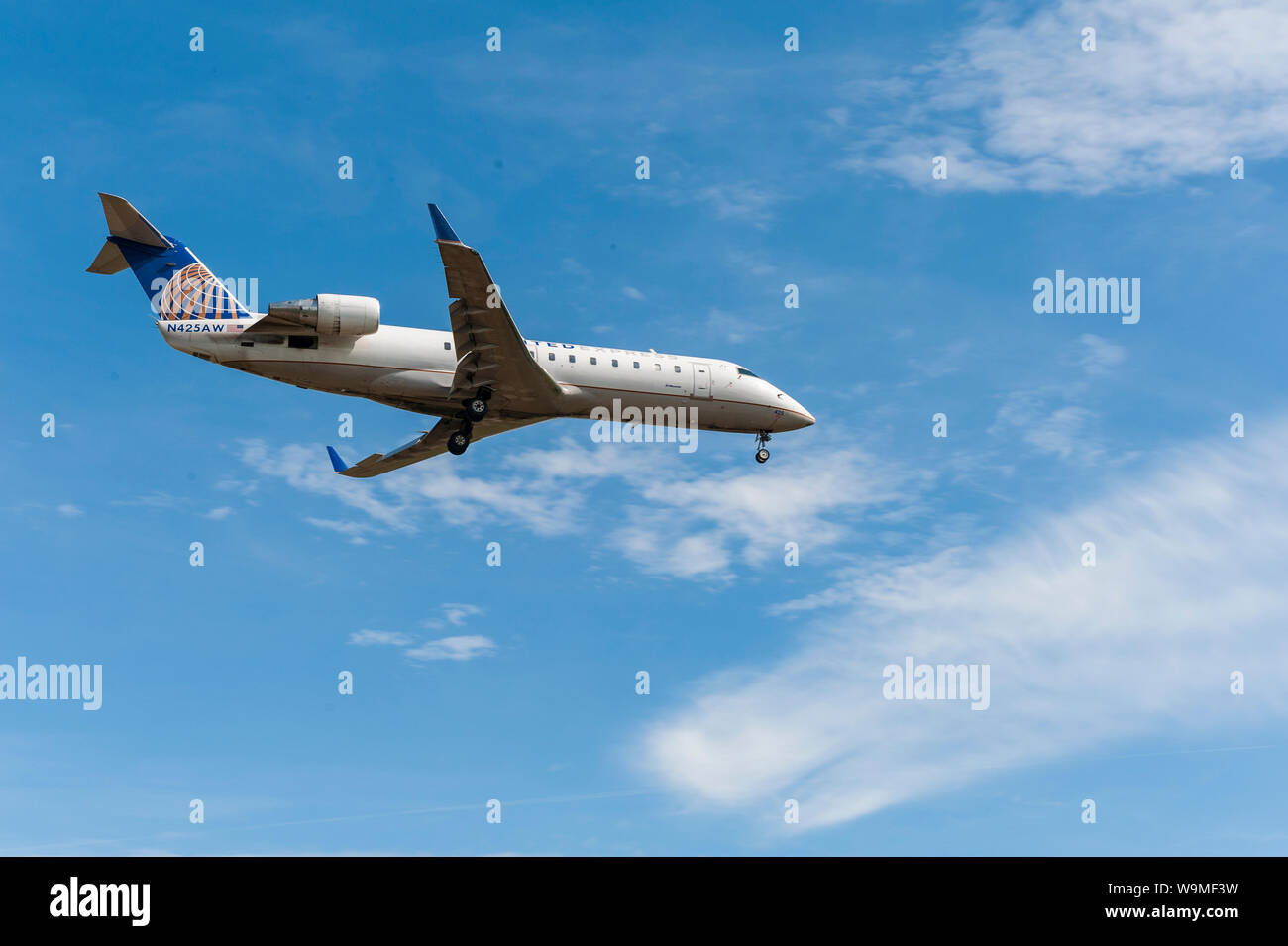 Crj 200 High Resolution Stock Photography and Images - Alamy