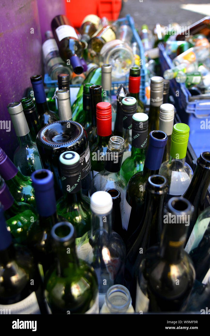 Smashed beer bottles hi-res stock photography and images - Alamy