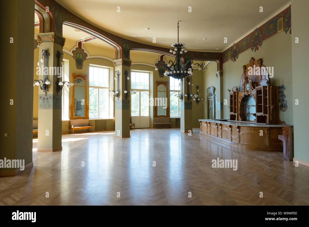 Vitebsky Railway Station, Saint Petersburg, Russia Stock Photo - Alamy