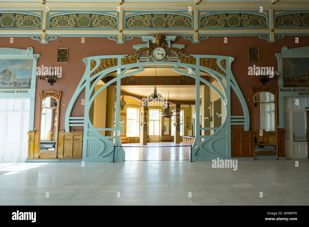 Vitebsky Railway Station, Saint Petersburg, Russia Stock Photo - Alamy