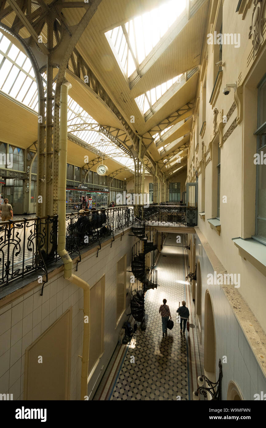 Vitebsky Railway Station, Saint Petersburg, Russia Stock Photo - Alamy