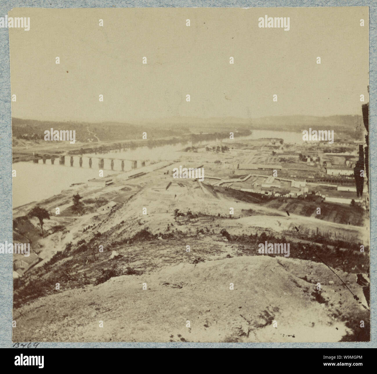 Army bridge, Chattanooga, 1864 Abstract: Photograph shows an aerial ...