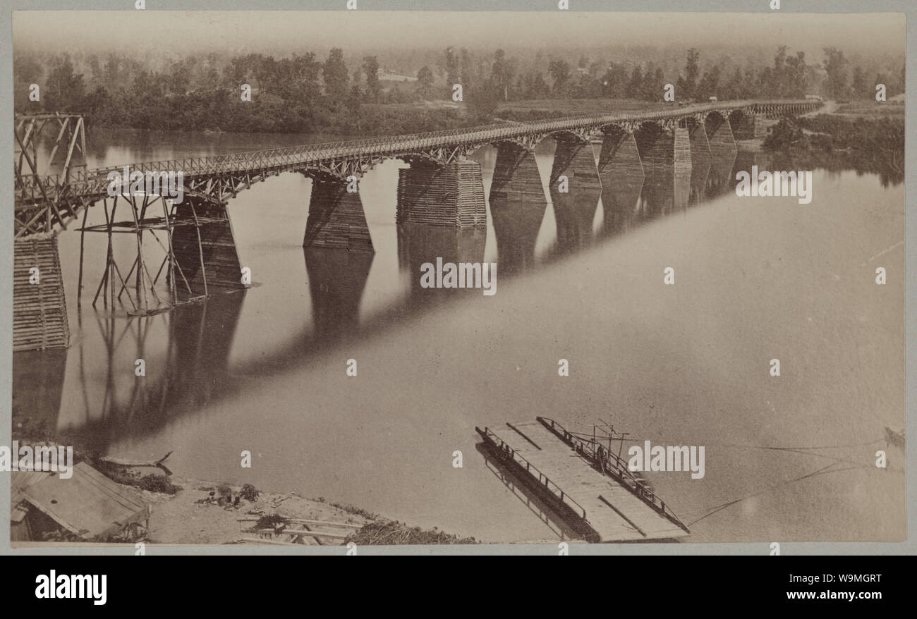 Army bridge across the Tennessee River at Chattanooga, L8121 Stock ...