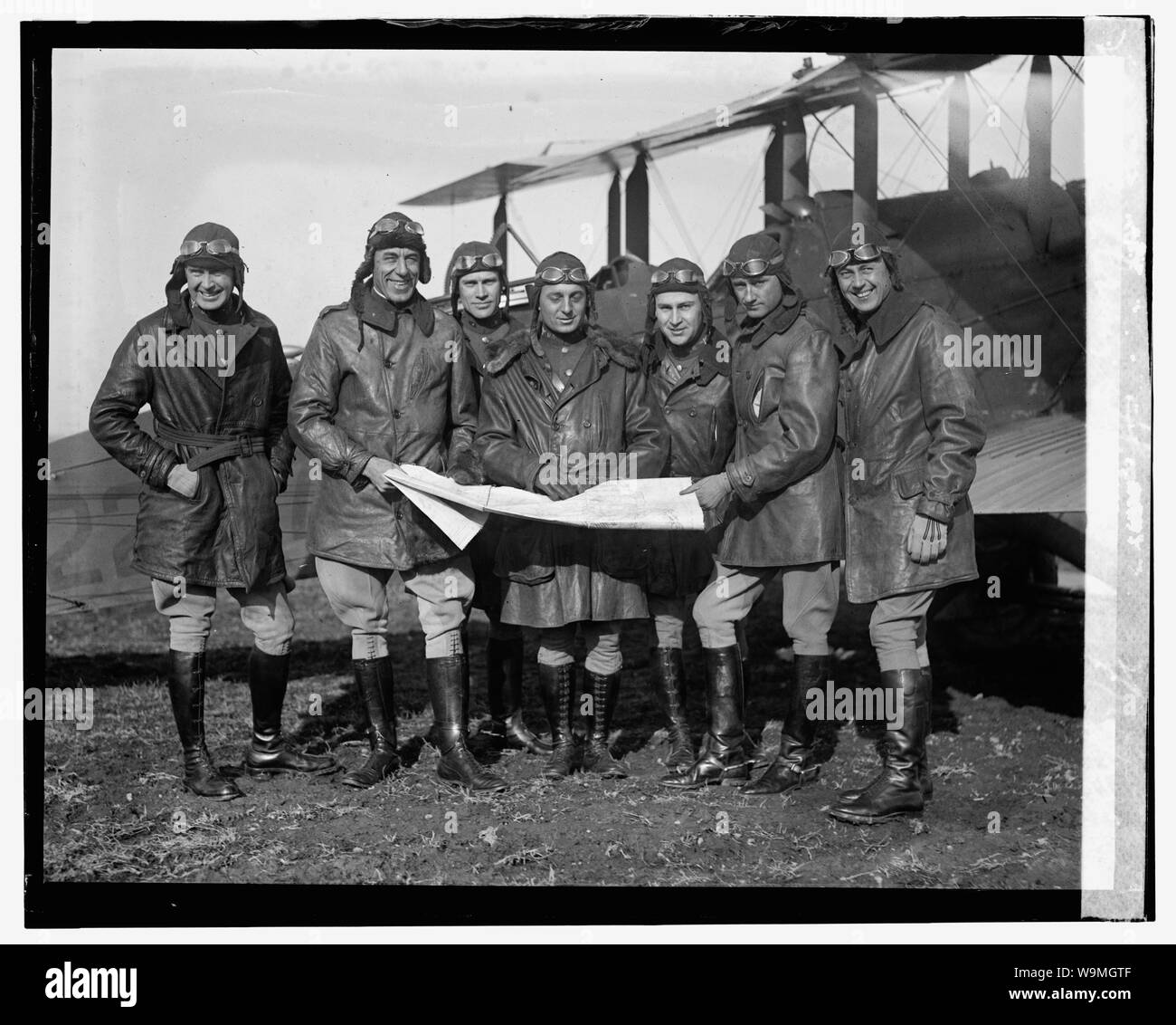 Army flier hi-res stock photography and images - Alamy