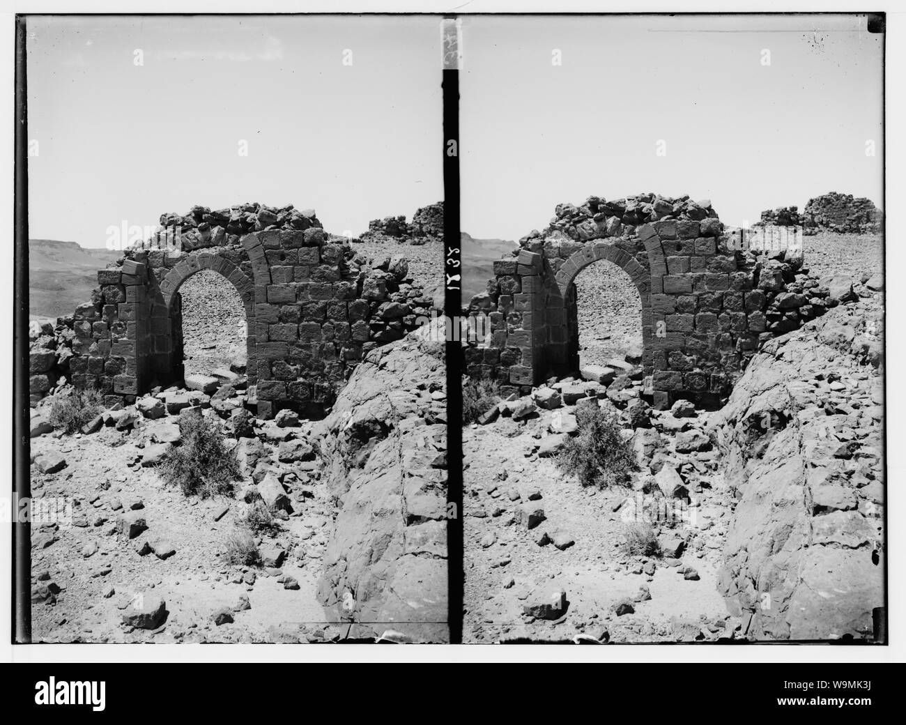 Medieval gateway hi-res stock photography and images - Alamy