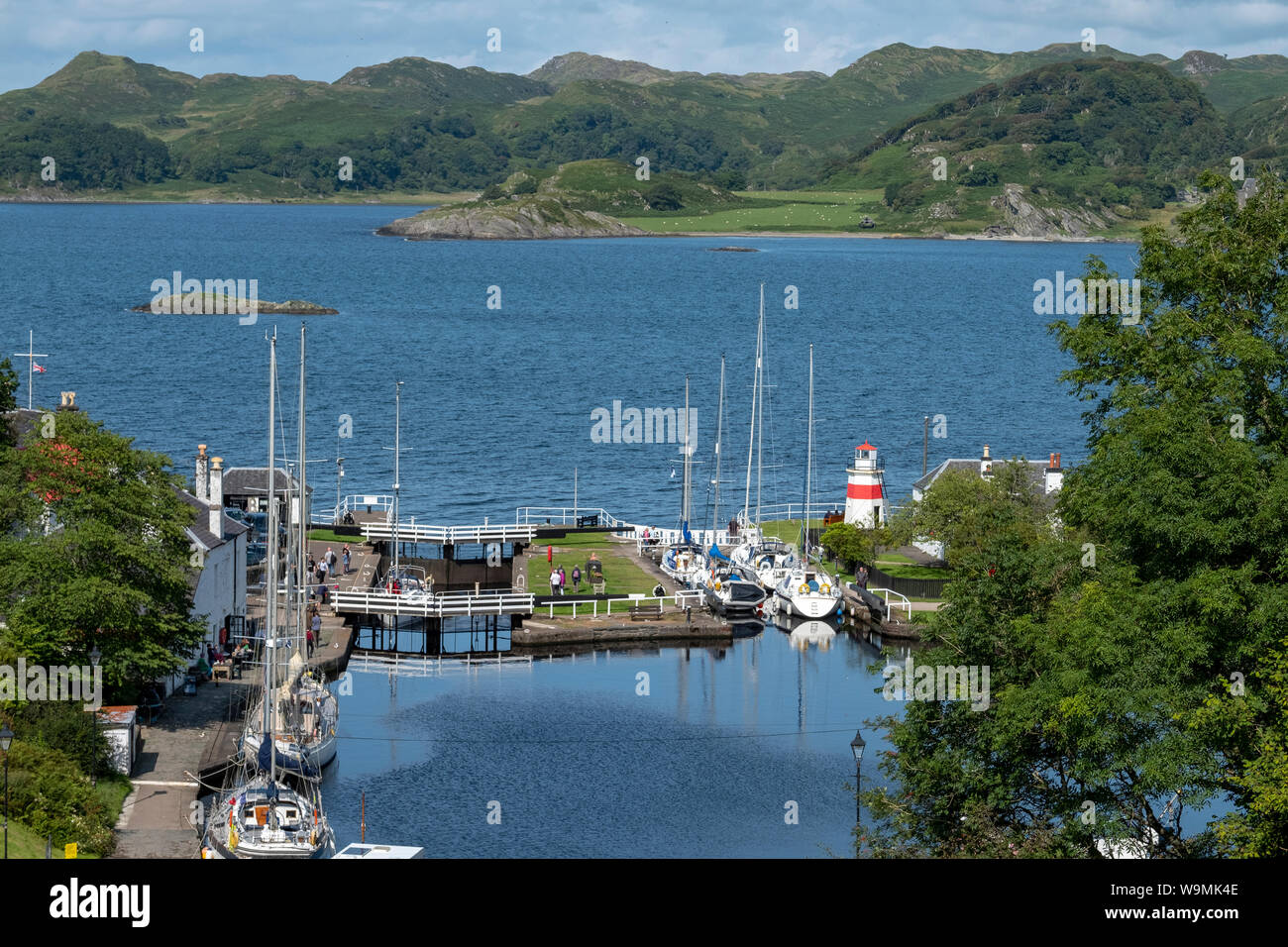 Crinan harbour boats hi-res stock photography and images - Alamy
