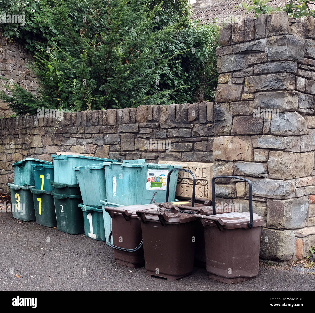 Food waste bucket hi-res stock photography and images - Alamy