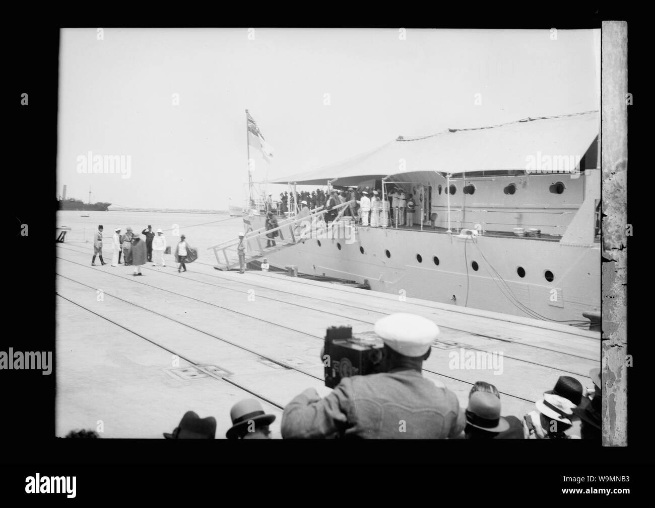 Dignitary arrival hi-res stock photography and images - Alamy