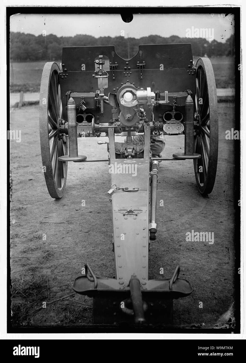 Weapon artillery Black and White Stock Photos & Images - Alamy