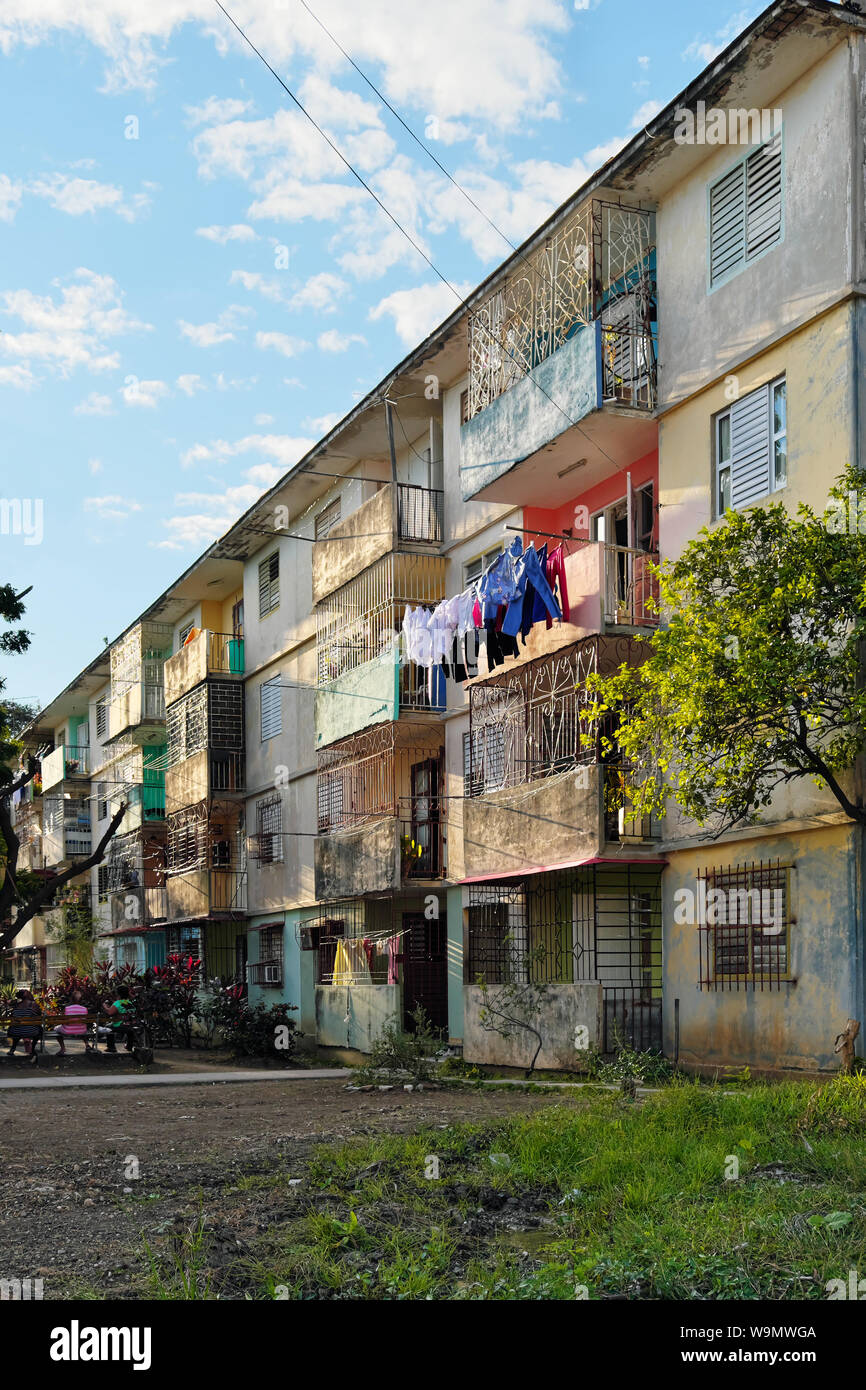 Colorful block of houses in Cuba Stock Photo - Alamy