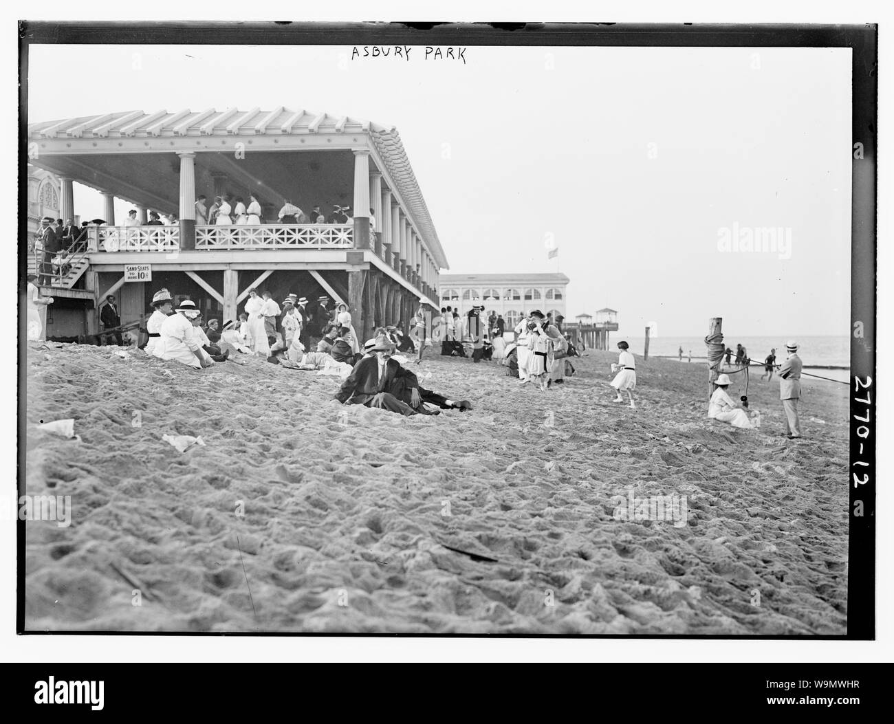 Boardwalk park Cut Out Stock Images & Pictures - Alamy
