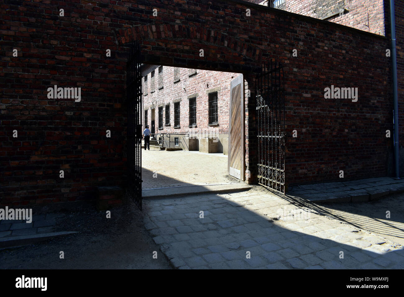 Auschwitz concentration camp gate 1940s hi-res stock photography and ...