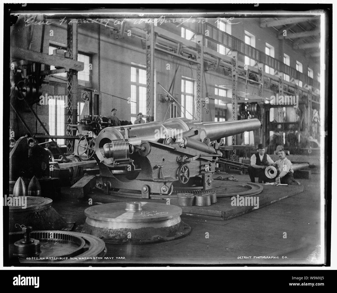 Assembled gun, Washington Navy Yard, An; English: Gun Factory at ...