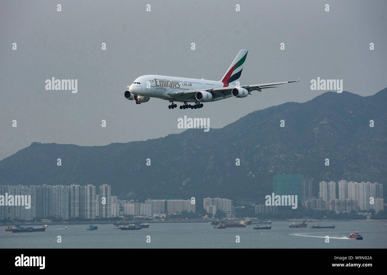 Passengers boarding a380 hi-res stock photography and images - Alamy