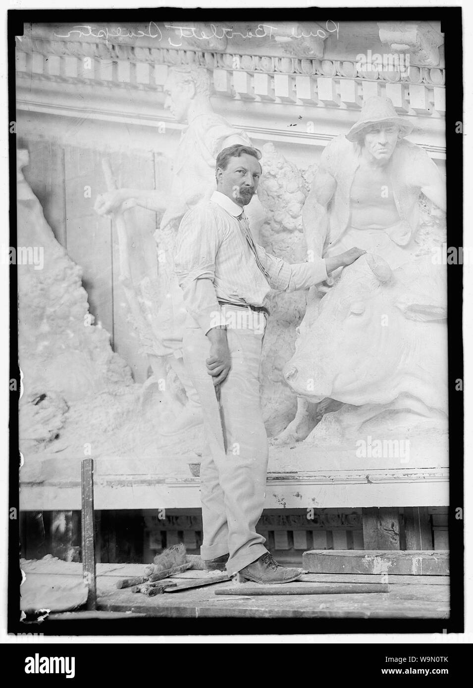 Sculptures sculptor Black and White Stock Photos & Images - Alamy