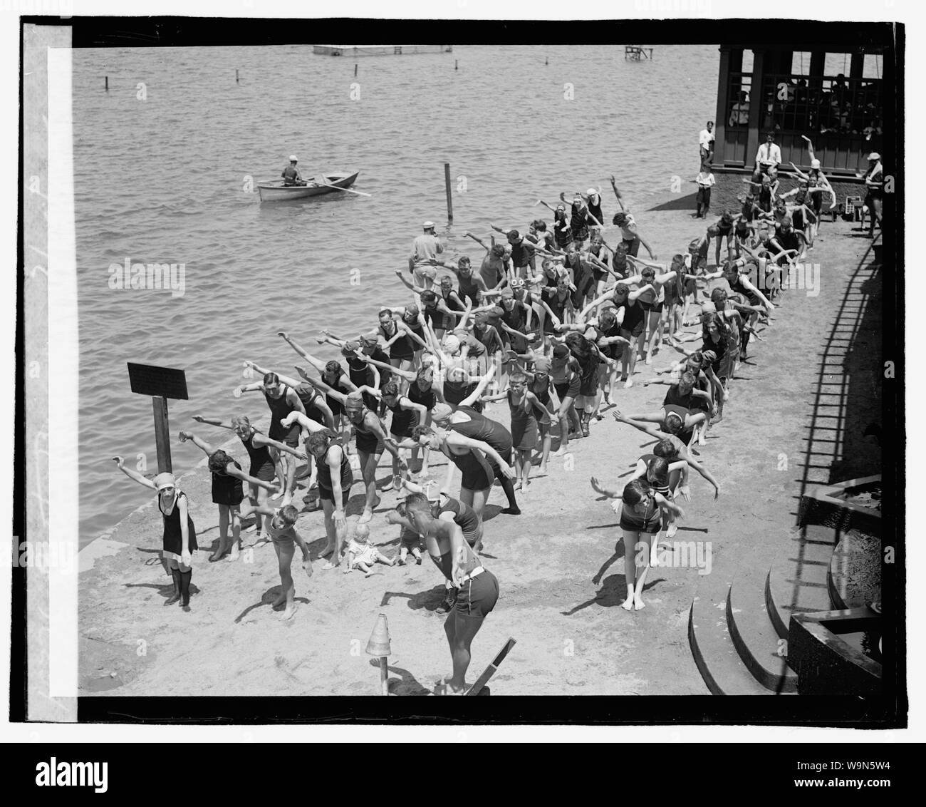 Beach water activities people Cut Out Stock Images & Pictures - Alamy