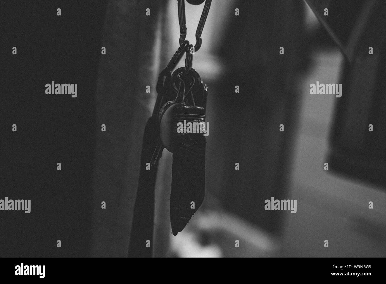 Shot icon simple outline Black and White Stock Photos & Images - Alamy