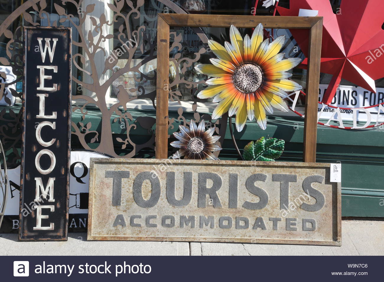 Welcoming Signs High Resolution Stock Photography and Images - Alamy