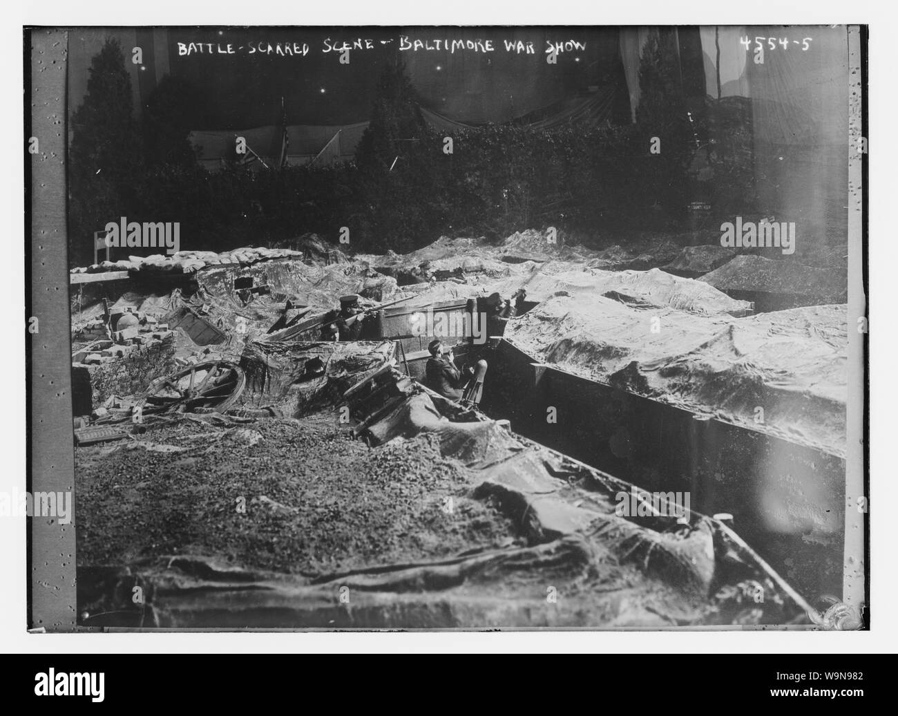 War destruction scene Black and White Stock Photos & Images - Alamy