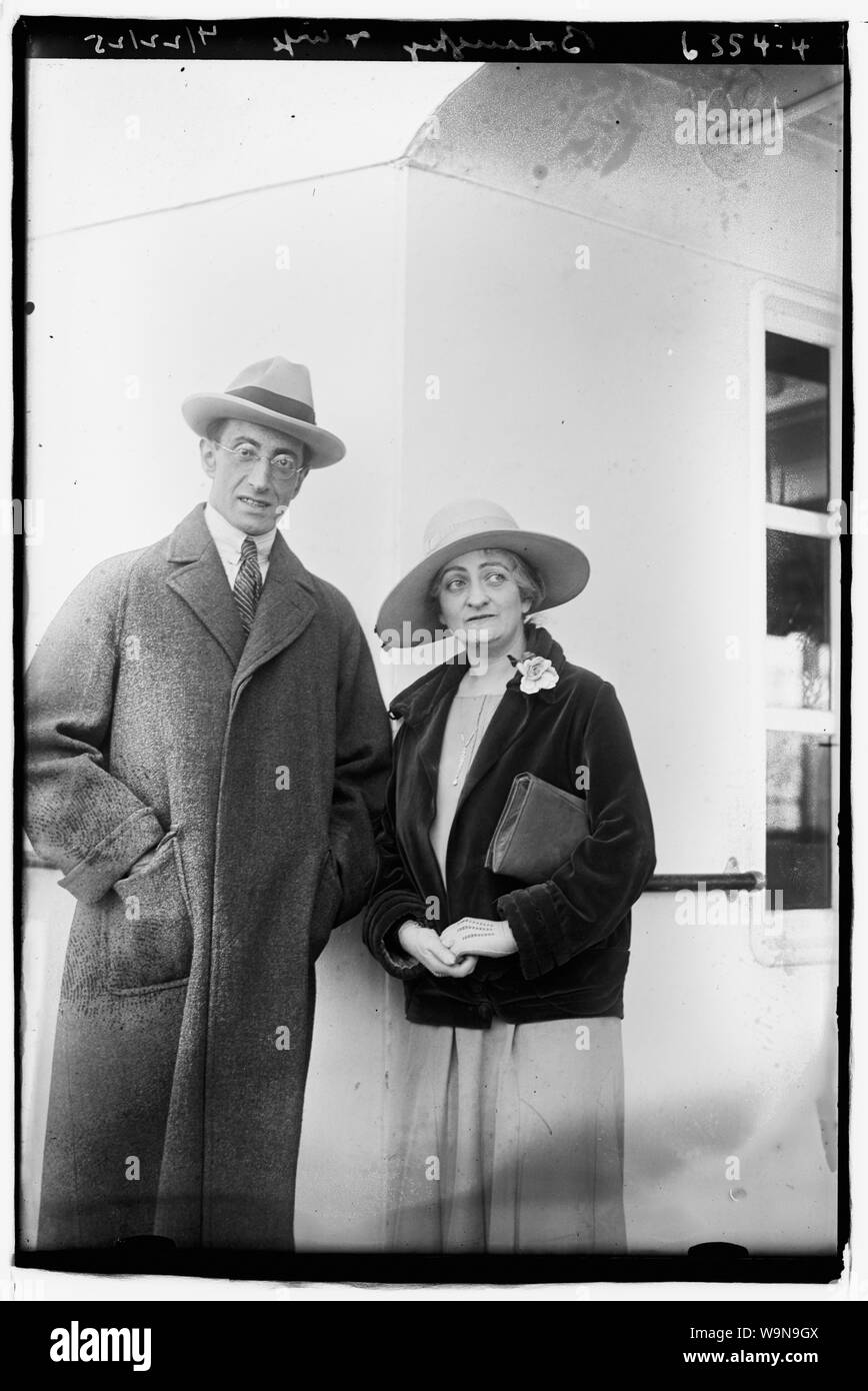 Vintage wife hi-res stock photography and images - Alamy
