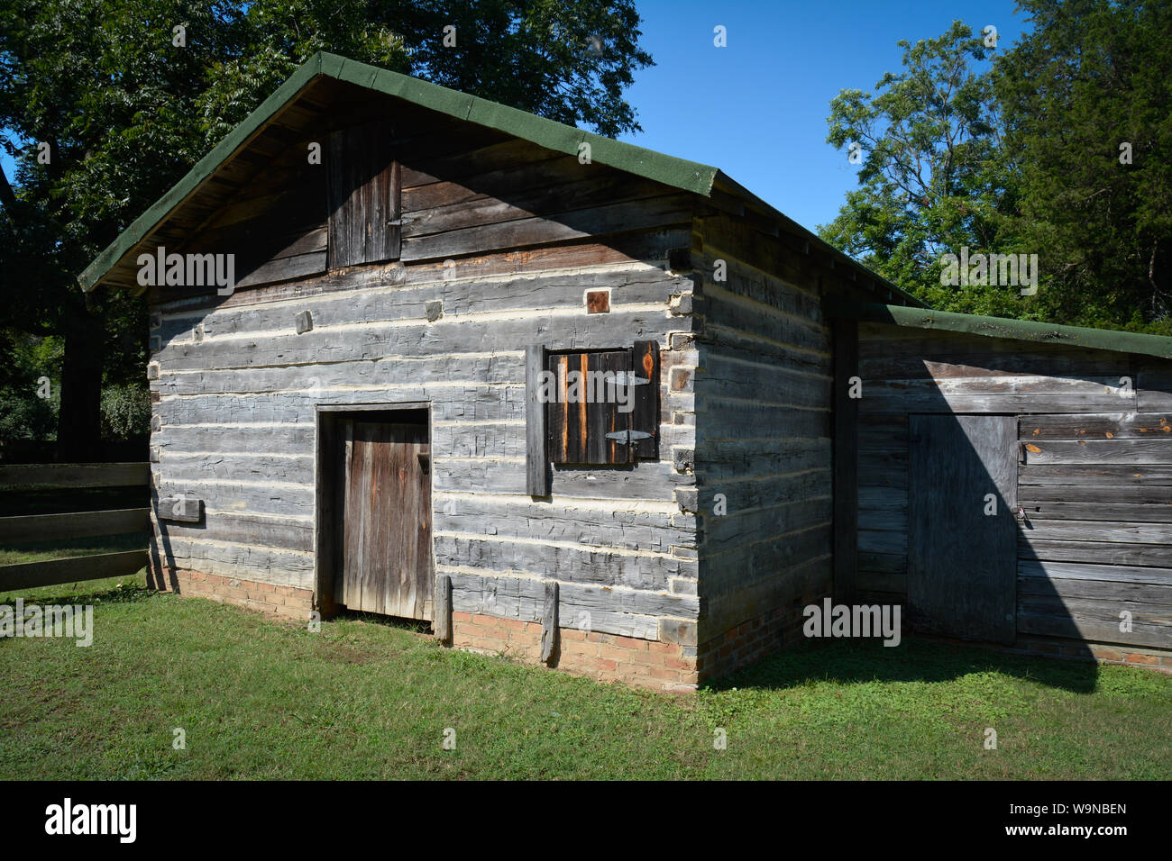 Chinked log cabin hi-res stock photography and images - Alamy