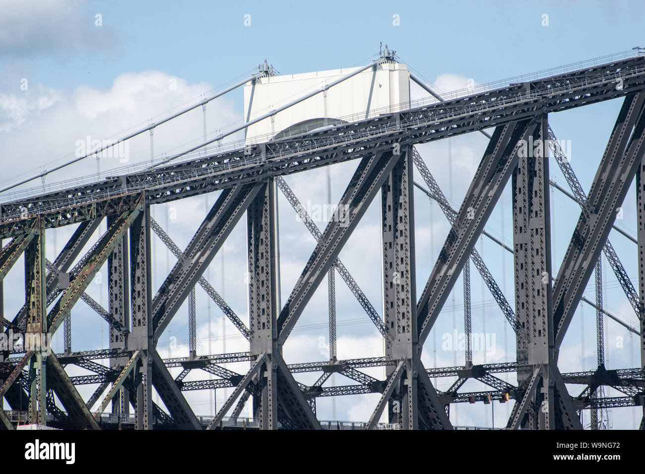 Pont levis hi-res stock photography and images - Alamy