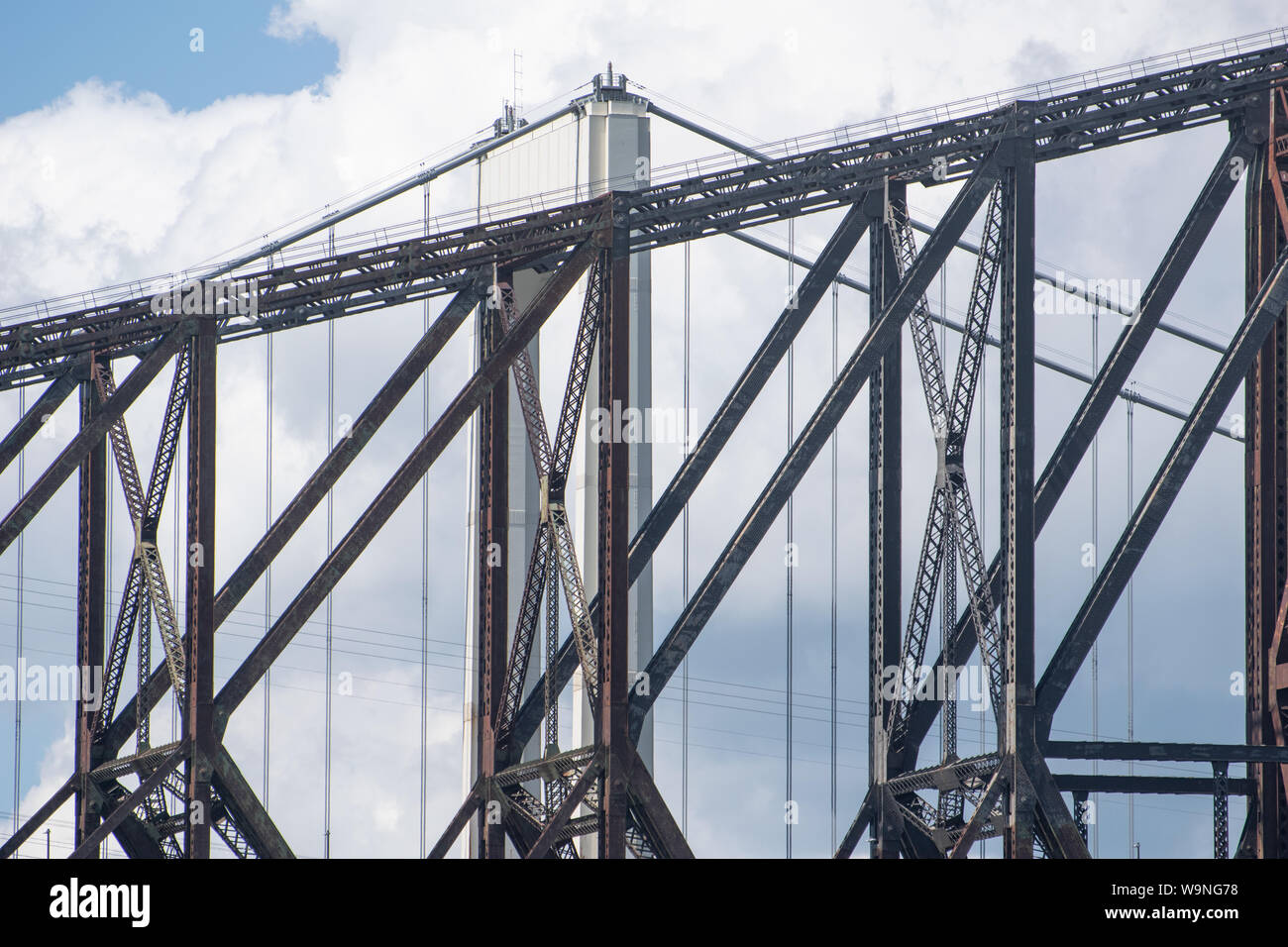Pont levis hi-res stock photography and images - Alamy
