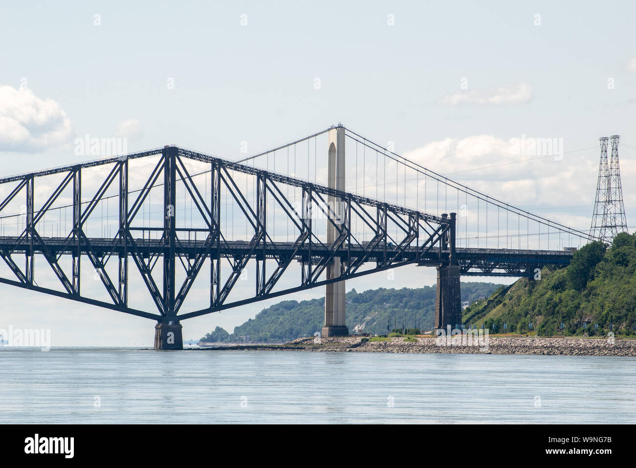 Pont levis hi-res stock photography and images - Alamy